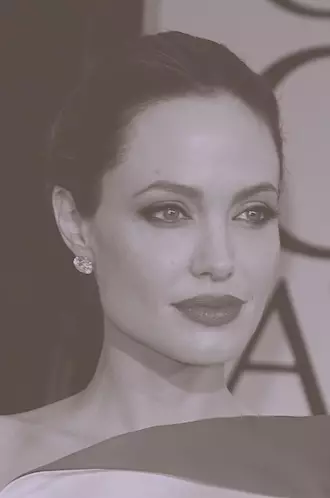 ORTAMENT Angelina Jolie Għandha Tidderieġi 'Fifty Shades of Grey'