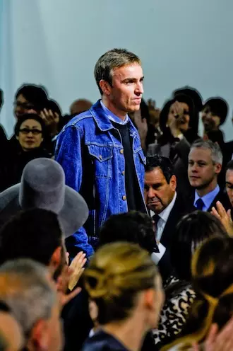 Raf Simons: ¡Son máis que un minimalista! (Un resumo da revisión)