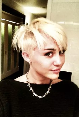 Lima Kali Pikeun Ngalakukeun Miley Cyrus sareng Ngarobih Rambut Anjeun 43601_1