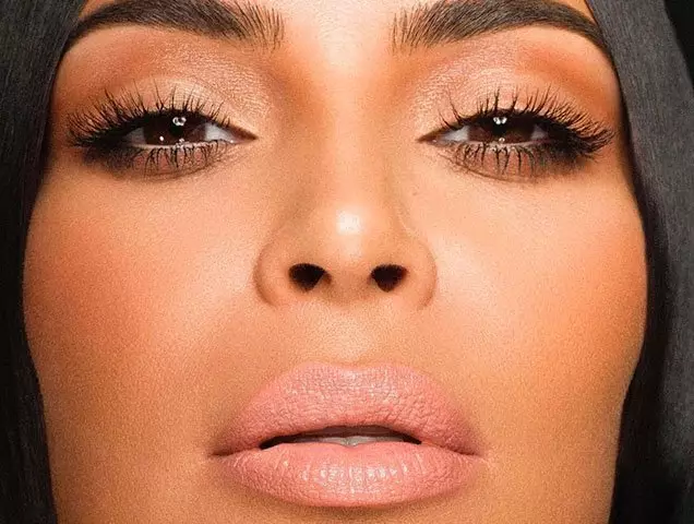 Kim Kardashian ve Kylie Jenner'ın Yeni Dudak Setindeki 411