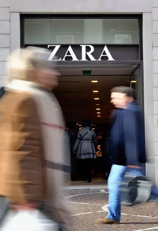 Співробітник Zara подає петицію проти компанії