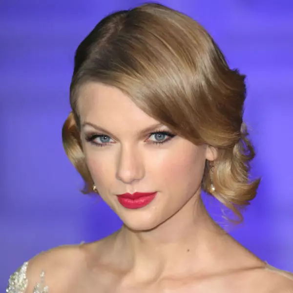 Nabavite reinventirani klasični izgled Taylor Swift kod kuće