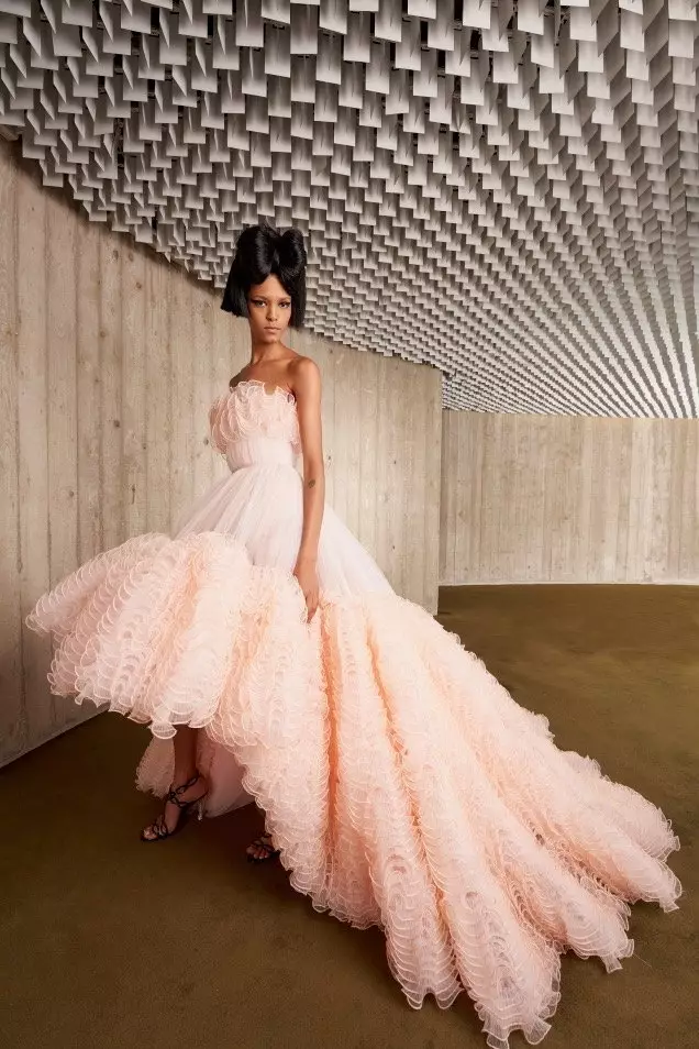 ນາງສາວ: Giambattista Valli