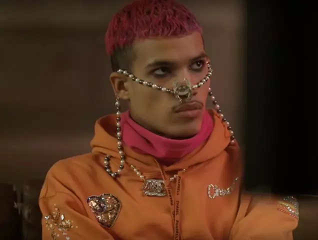 De langverwachte Chanel Pharrell Collab is einliks hjir