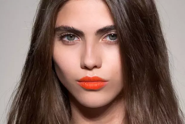 how-to-wear-bright-lipstick