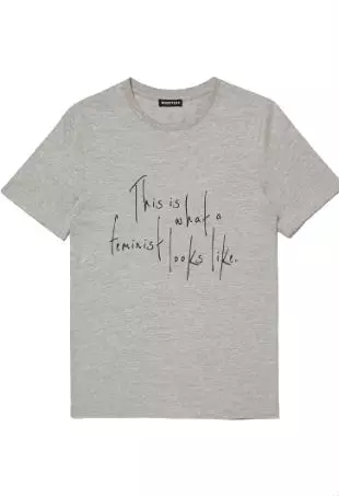 'Feministisch' T-shirt met fluitjes, niet gemaakt in sweatshops