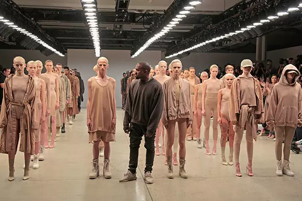 Kanye West noeget "Multiracial Women Only" út foar model Yeezy seizoen 4, We Cringe