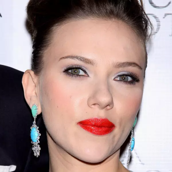 Budget Beauty: ontvang de verklaring van Scarlett Johansson Look for Less