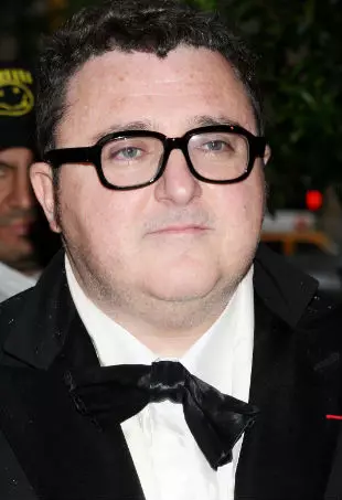 Alber Elbaz ar Cén Fáth a bhFreastalaíonn sé Sólaistí ar a Seónna