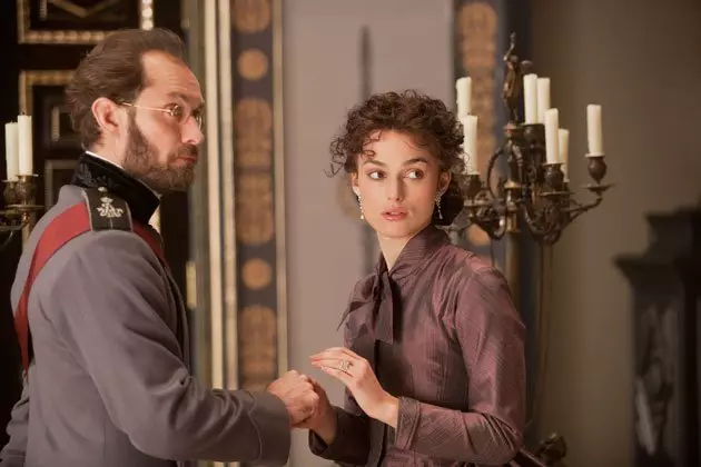 Téigh in aithne ar an mBean Taobh thiar de Chulaith Anna Karenina Keira Knightly: Jacqueline Durran 77971_2