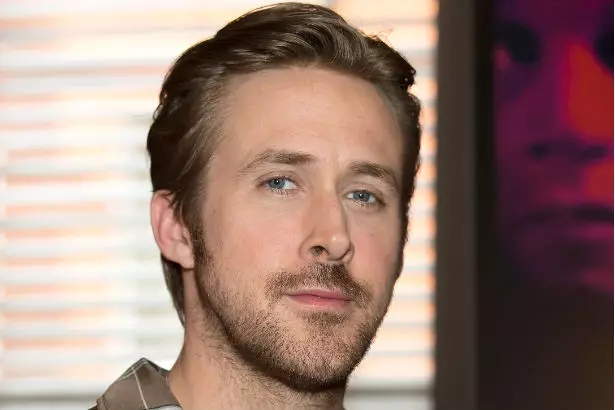 Ryan Gosling rinde homenaje a la difunta estrella de Vine al comerse finalmente su cereal