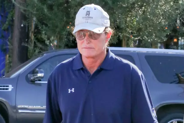 Bruce Jenner prijeti tužbom zbog slike u odijevanju, Larry Wilmore epski nije uspio u raspravi o problemima transseksualaca