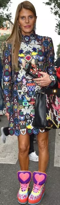 Anna Dello Russo nganggo busana simbol Mary Katrantzou