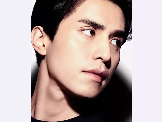 Lee Dong-Wook ເປັນໃບຫນ້າຂອງ Boy de Chanel Makeup Collection ໃຫມ່