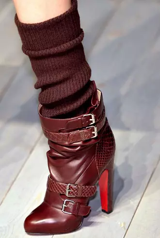 איך לעשות את עניין הגרביים-עם-נעליים מבלי להיראות כמו #FashionFail