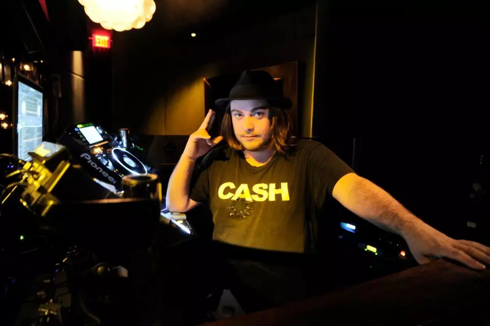 Estilo fitxategia: Big Time NYC DJ Cash-ekin berriketa 85358_1