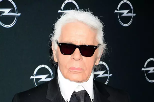 Karl Lagerfeld este super mândru de ceasul său Apple