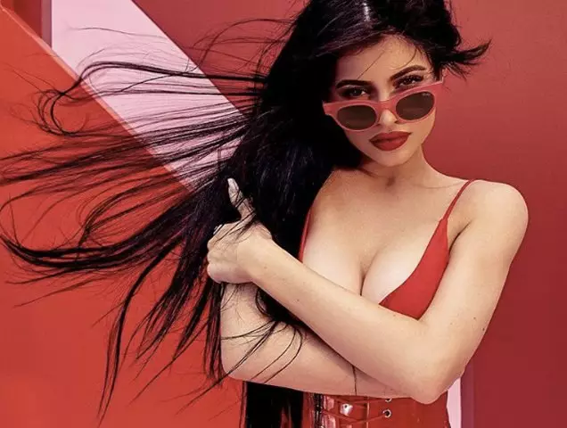 Kylie Jenner x Quay Avstraliyanın günəş eynəyinin qiyməti yalnız 80 dollardır