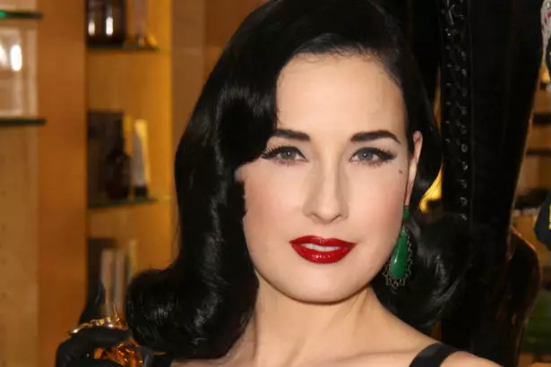 Dita Von Teese lansira Lingerie Capsule z Destination Maternity