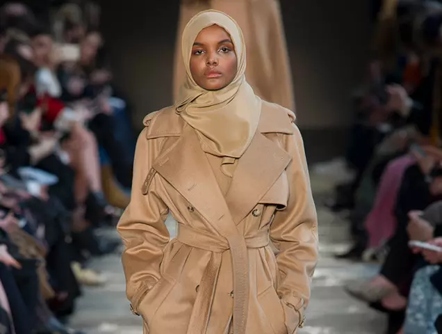 Hijobli model Halima Aden moda oyidagi hukmronligini davom ettirmoqda