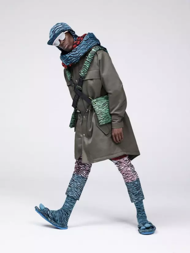 Výkonný umělec Oko Ebombo vystupuje v lookbooku Kenzo x H&M.