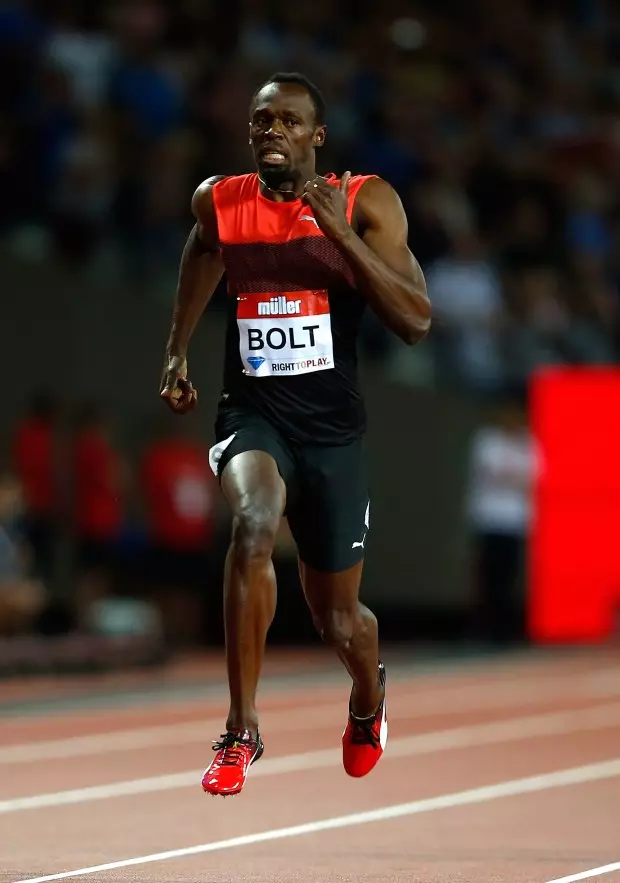 Usain Bolt skynder sig ned ad banen i Puma under mænds 200 m på dag ét af Muller Jubilæumslegene den 22. juli 2016; Billede: Christopher Lee/Getty Images